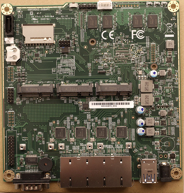 PC Engines社から発売された APU4D4 ボード